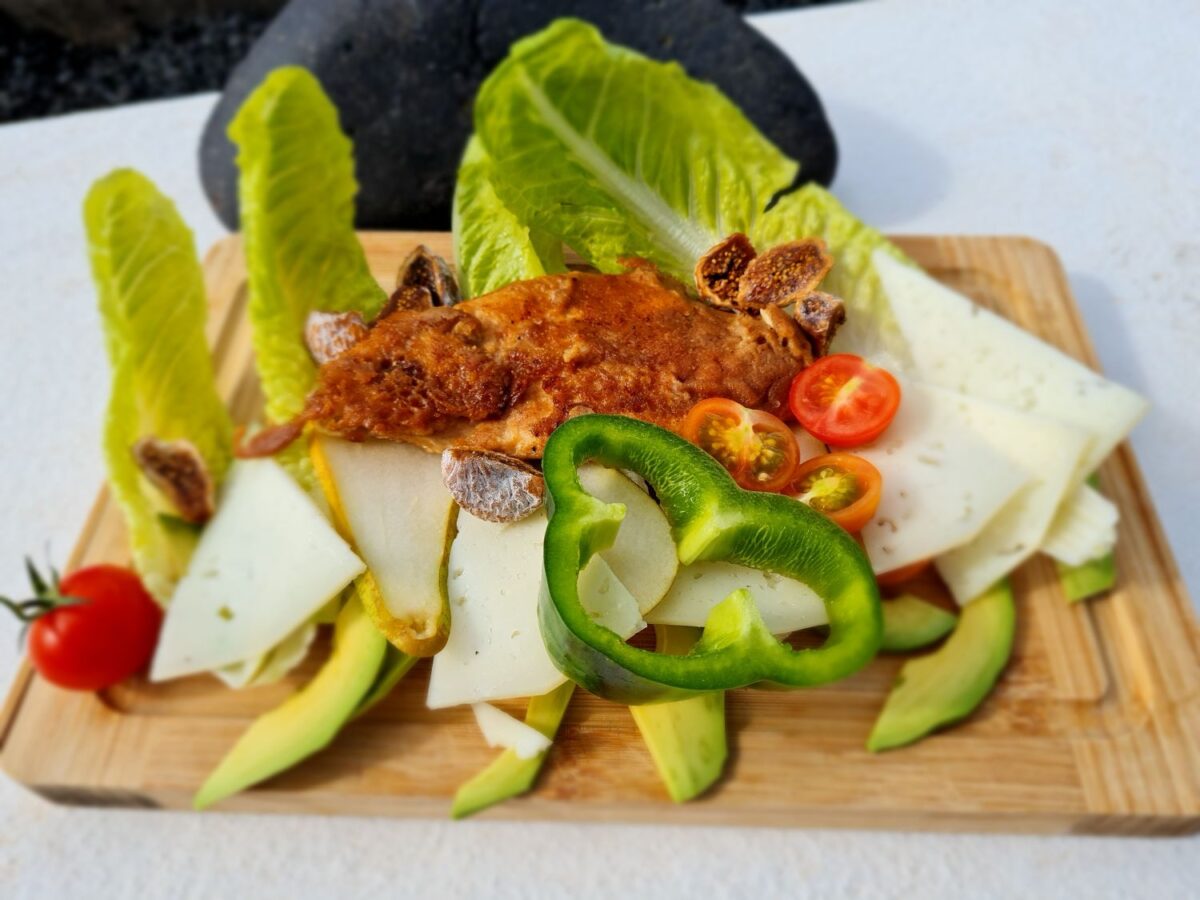 Chicken in a gofio crust with goat cheese salad - Viva La Gaia